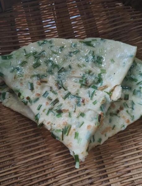 路边摊韭菜煎饼怎么做_韭菜煎饼面糊比例是多少-第1张图片-山城妙识
