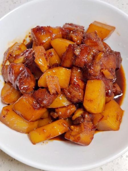 王刚红烧肉炖土豆怎么做_王刚红烧肉炖土豆用哪种土豆-第2张图片-山城妙识