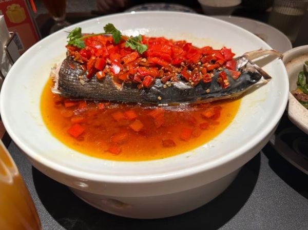 泡椒鱼头最正宗的做法_泡椒鱼头怎么做才好吃-第1张图片-山城妙识