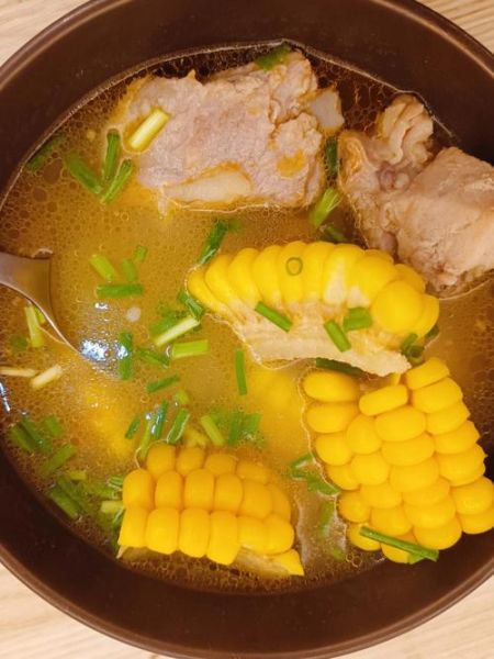 广式玉米排骨汤怎么做_广式玉米排骨汤需要焯水吗-第2张图片-山城妙识