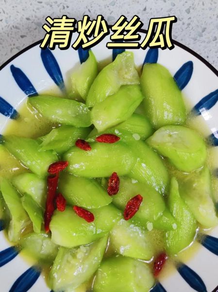 清炒丝瓜怎么做好吃又简单_丝瓜炒多久才脆嫩-第1张图片-山城妙识