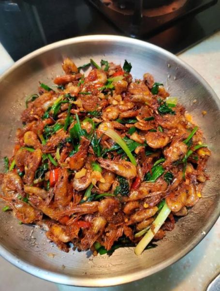 小炒河虾怎么炒才酥脆_小炒河虾做法窍门-第1张图片-山城妙识