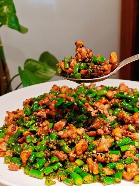 青椒鸡火锅怎么做_青椒鸡火锅好吃吗-第1张图片-山城妙识