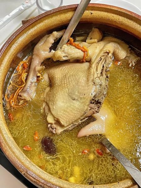 鸡汤放什么材料煲汤好喝_鸡汤怎么煲才鲜-第1张图片-山城妙识 鸡汤放什么材料煲汤好喝_鸡汤怎么煲才鲜-第1张图片-山城妙识