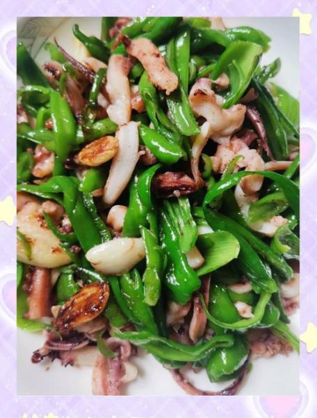 青椒炒鱿鱼圈怎么做_鱿鱼圈炒多久才嫩-第2张图片-山城妙识 青椒炒鱿鱼圈怎么做_鱿鱼圈炒多久才嫩-第2张图片-山城妙识