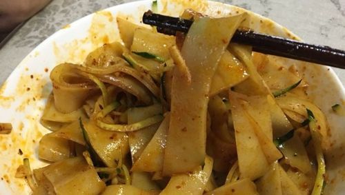 懒人凉皮面粉淀粉比例_懒人凉皮怎么做不裂-第2张图片-山城妙识