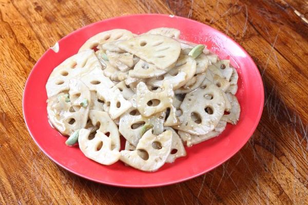 清炒莲藕片怎么做不黑_清炒莲藕片用焯水吗-第2张图片-山城妙识