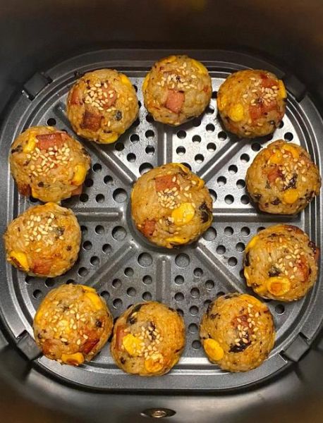 简单的饭团怎么做_饭团需要哪些材料-第2张图片-山城妙识 简单的饭团怎么做_饭团需要哪些材料-第2张图片-山城妙识