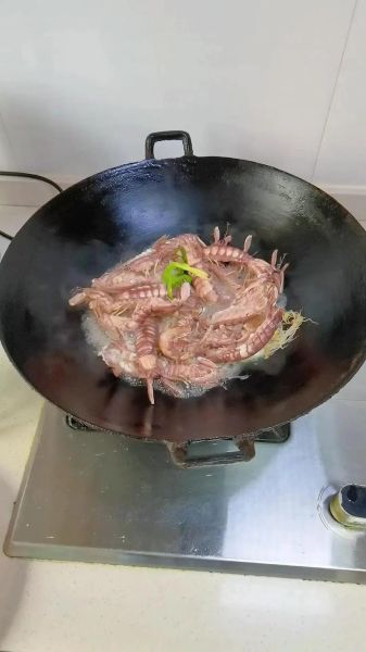 皮皮虾肉怎么做好吃_家常清蒸皮皮虾肉做法-第3张图片-山城妙识