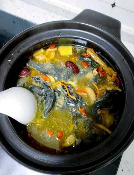 高压锅乌鸡汤的做法窍门_乌鸡汤怎么炖才更鲜美-第1张图片-山城妙识