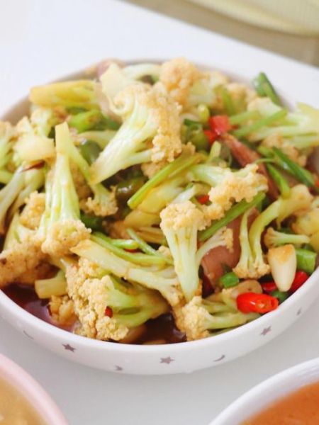 花菜炒肉片热量高吗_花菜炒肉片营养价值-第3张图片-山城妙识