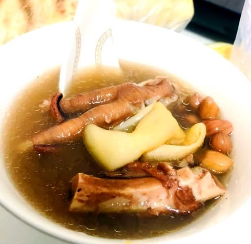 花胶排骨汤的做法_花胶排骨汤的功效与禁忌-第3张图片-山城妙识