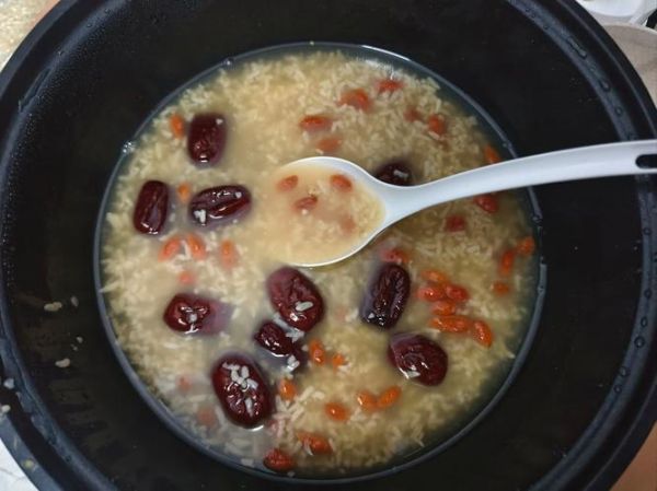 米酒甜汤怎么做_米酒甜汤的做法大全-第2张图片-山城妙识