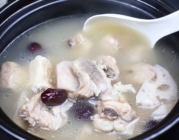 排骨炖什么汤好喝_排骨炖汤加什么食材-第3张图片-山城妙识