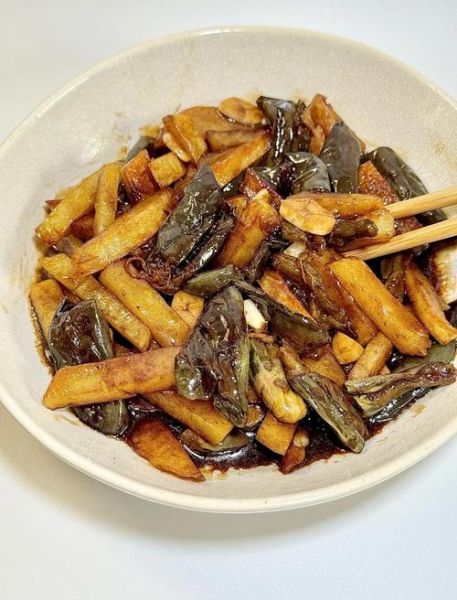 蒸茄子土豆怎么做好吃_蒸茄子土豆的家常做法-第1张图片-山城妙识