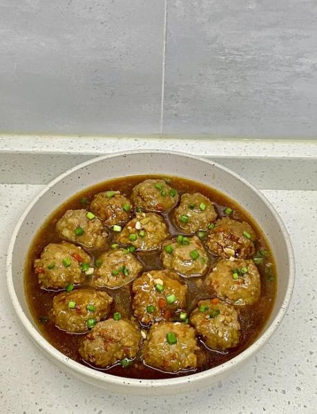 红烧狮子头怎么做_家常做法简单-第2张图片-山城妙识