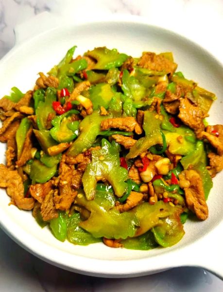 苦瓜可以和肉一起炒吗_苦瓜炒肉怎么做不苦-第1张图片-山城妙识