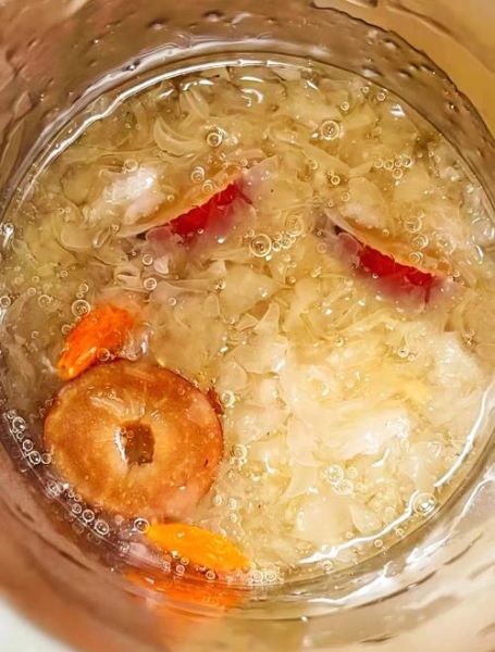 银耳搭配什么去湿气_湿气重吃银耳加什么-第2张图片-山城妙识