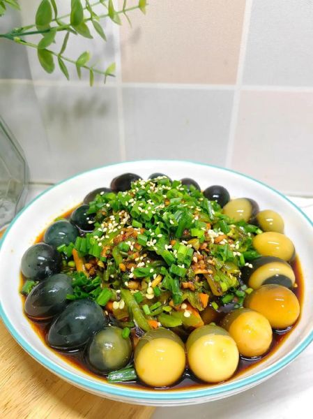 青椒皮蛋凉拌家常做法_皮蛋怎么凉拌才好吃-第2张图片-山城妙识