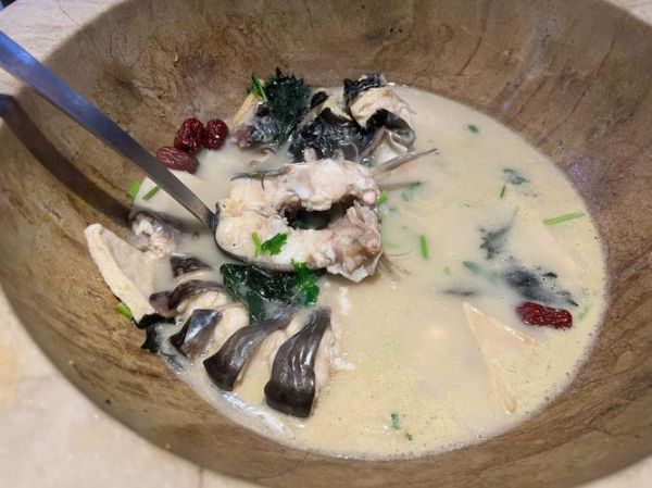 鱼汤用冷水还是热水_鱼汤怎么煮才白-第1张图片-山城妙识