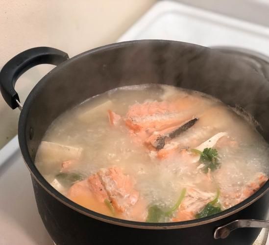 三文鱼骨汤禁忌_什么人不能喝-第1张图片-山城妙识