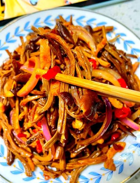 生茶树菇怎么炒好吃_茶树菇炒多久才熟-第1张图片-山城妙识