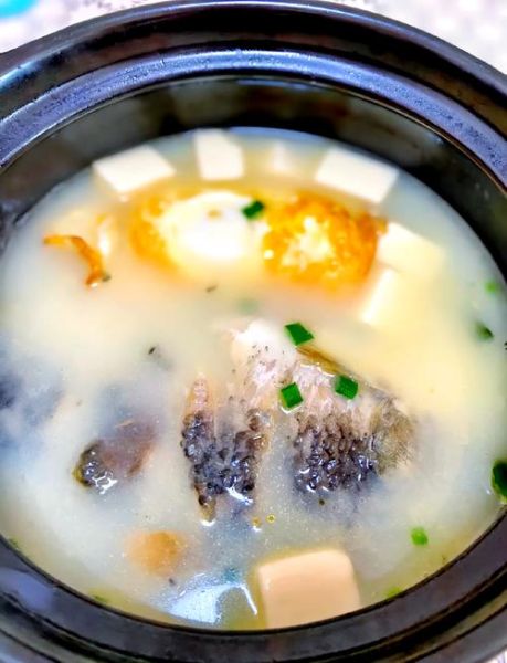 鲫鱼豆腐汤配什么菜_鲫鱼豆腐汤配菜推荐-第1张图片-山城妙识