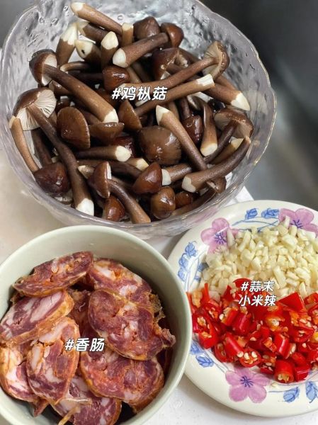 青椒炒鸡枞怎么做_鸡枞菌怎么炒才好吃-第3张图片-山城妙识