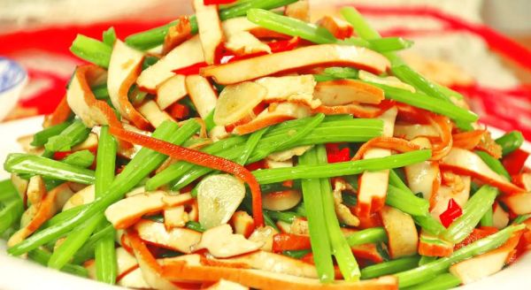 芹菜炒香干的功效与作用_芹菜炒香干适合什么人吃-第3张图片-山城妙识