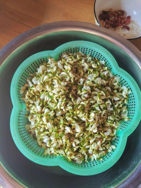 槐花怎么蒸_槐花蒸多久才熟-第3张图片-山城妙识