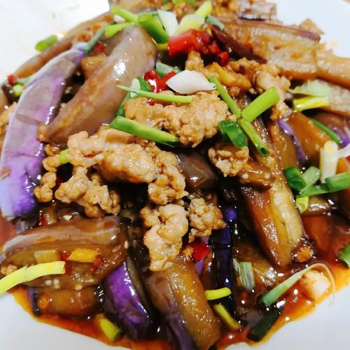 茄子炒肉怎么做才好吃_茄子炒肉要不要先焯水-第1张图片-山城妙识