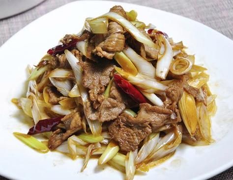 葱爆羊肉卷怎么做_葱爆羊肉卷用哪个部位-第3张图片-山城妙识