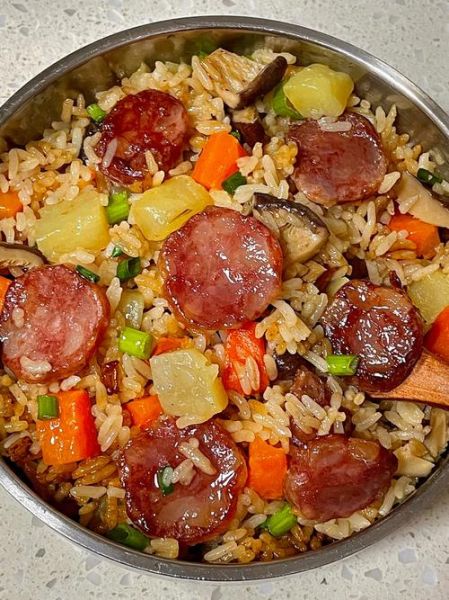 腊肠焖饭怎么做_腊肠焖饭用哪种米最好-第1张图片-山城妙识 腊肠焖饭怎么做_腊肠焖饭用哪种米最好-第1张图片-山城妙识