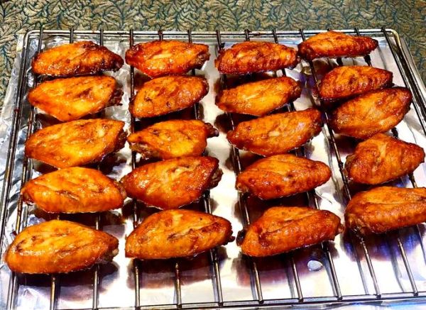 电烤箱烤鸡翅怎么烤才好吃_电烤箱烤鸡翅窍门-第1张图片-山城妙识