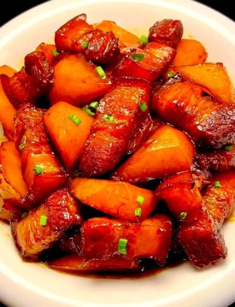 土豆炖猪肉怎么炖好吃_土豆炖猪肉的家常做法-第1张图片-山城妙识