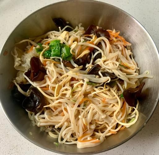 银耳怎么做凉菜好吃_凉拌银耳的家常做法-第2张图片-山城妙识