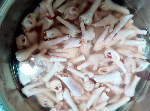 野山椒泡鸡脚怎么做_野山椒泡鸡脚要泡多久-第2张图片-山城妙识