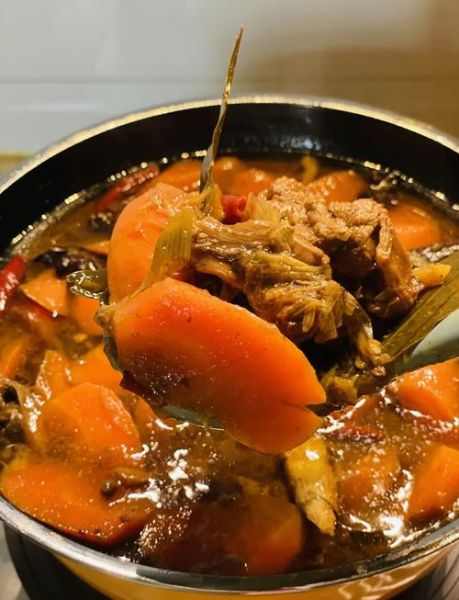 胡萝卜炖羊肉怎么做好吃_羊肉不膻的秘诀-第1张图片-山城妙识