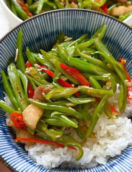 四季豆炒肉饭怎么做_四季豆炒肉饭热量高吗-第1张图片-山城妙识