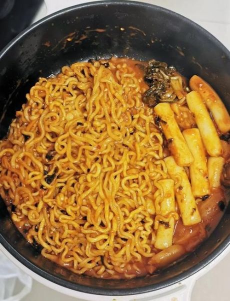 韩国拉面炒年糕怎么做_韩式年糕拉面做法-第3张图片-山城妙识