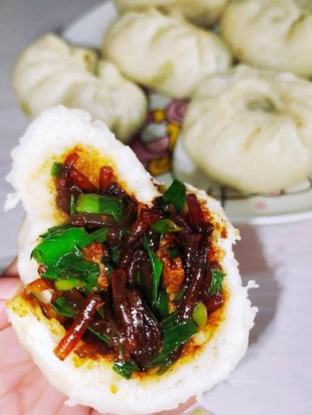 韭菜粉条肉蒸包怎么做_蒸多久才松软-第1张图片-山城妙识