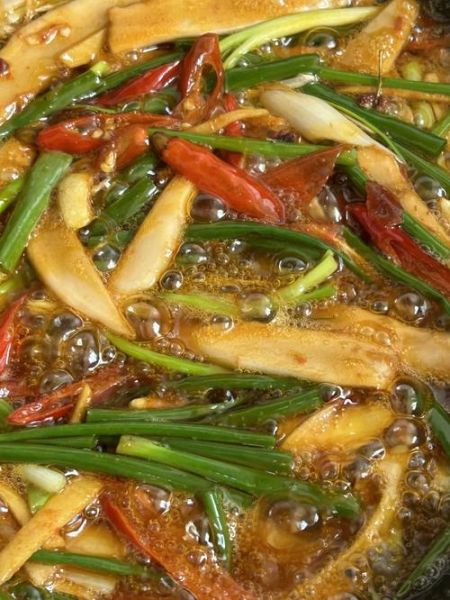 葱烧鲫鱼怎么做_家常做法步骤详解-第1张图片-山城妙识 葱烧鲫鱼怎么做_家常做法步骤详解-第1张图片-山城妙识