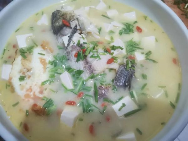 鲫鱼汤怎么炖好喝又白_家常鲫鱼汤的做法大全-第3张图片-山城妙识