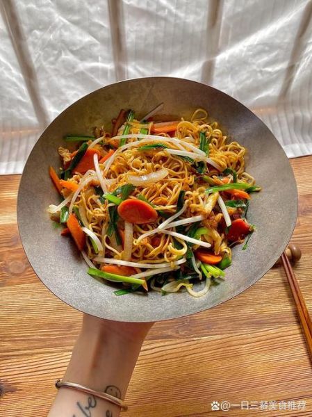 炒泡面怎么做简单又好吃_炒泡面用什么调料最香-第3张图片-山城妙识