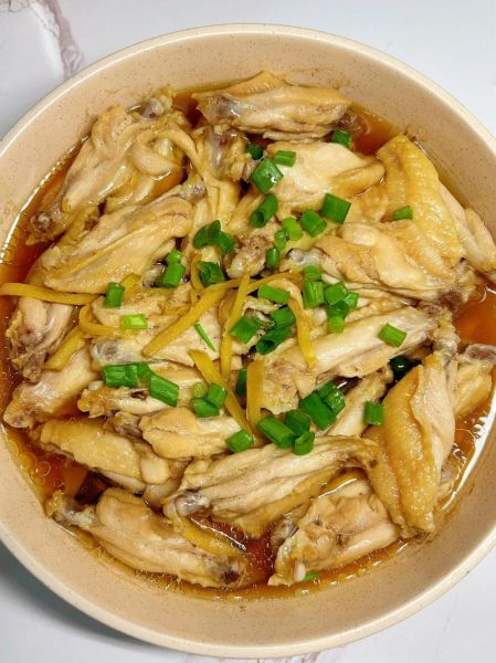 香菇炖鸡翅怎么做_香菇炖鸡翅要焯水吗-第1张图片-山城妙识