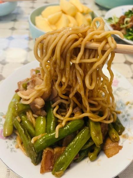 扁豆焖面何大厨怎么做_扁豆焖面何大厨做法详解-第1张图片-山城妙识 扁豆焖面何大厨怎么做_扁豆焖面何大厨做法详解-第1张图片-山城妙识