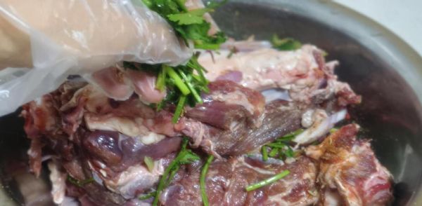 烤羊腿腌料怎么配_腌多久才入味-第2张图片-山城妙识