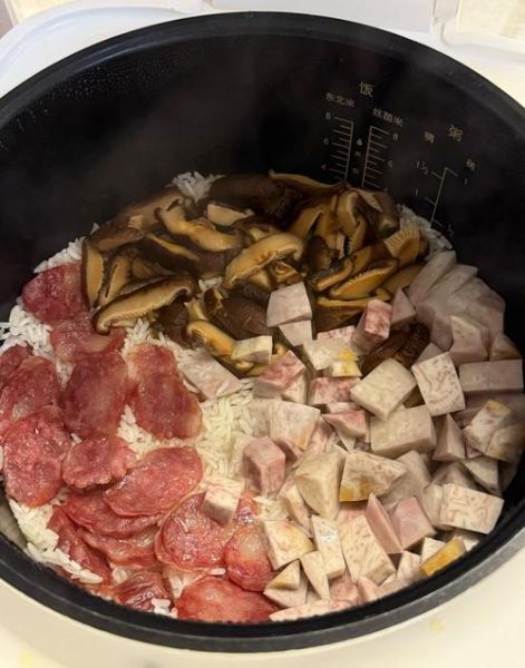 电饭煲怎么做煲仔饭_电饭煲煲仔饭教程-第3张图片-山城妙识 电饭煲怎么做煲仔饭_电饭煲煲仔饭教程-第3张图片-山城妙识