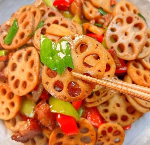 莲藕炒肉片怎么做_莲藕炒肉片家常做法-第1张图片-山城妙识