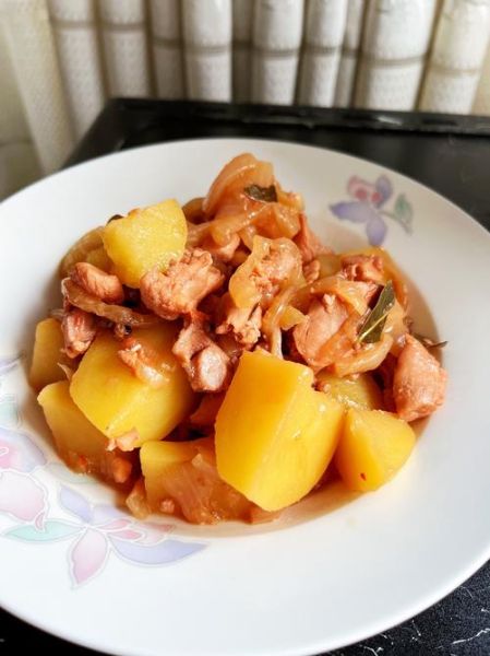 鸡肉炖多久放土豆_什么时候加土豆最好-第1张图片-山城妙识